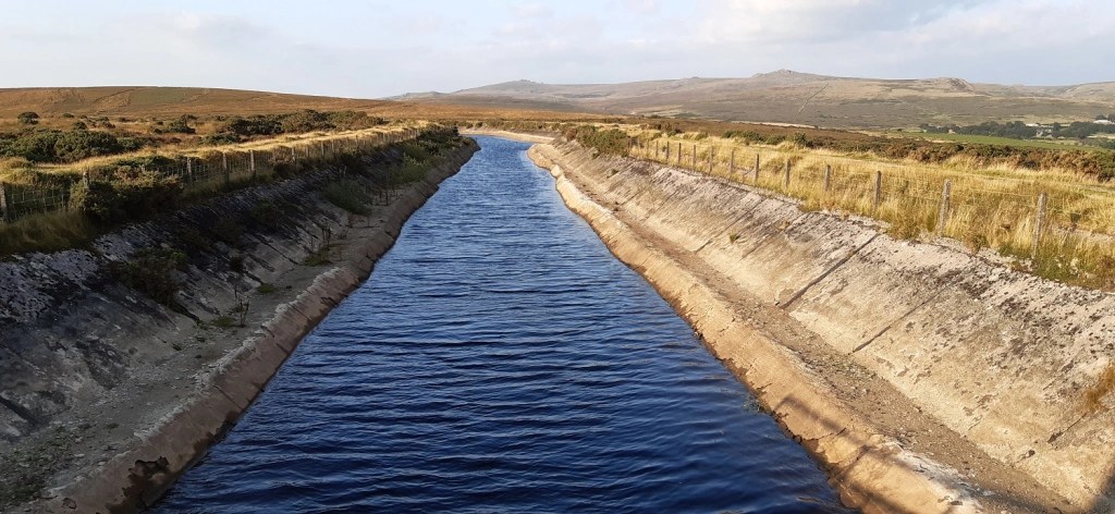 Dartmoor: Wheal Jewel reservoir – Cows charged and a lucky escape ...